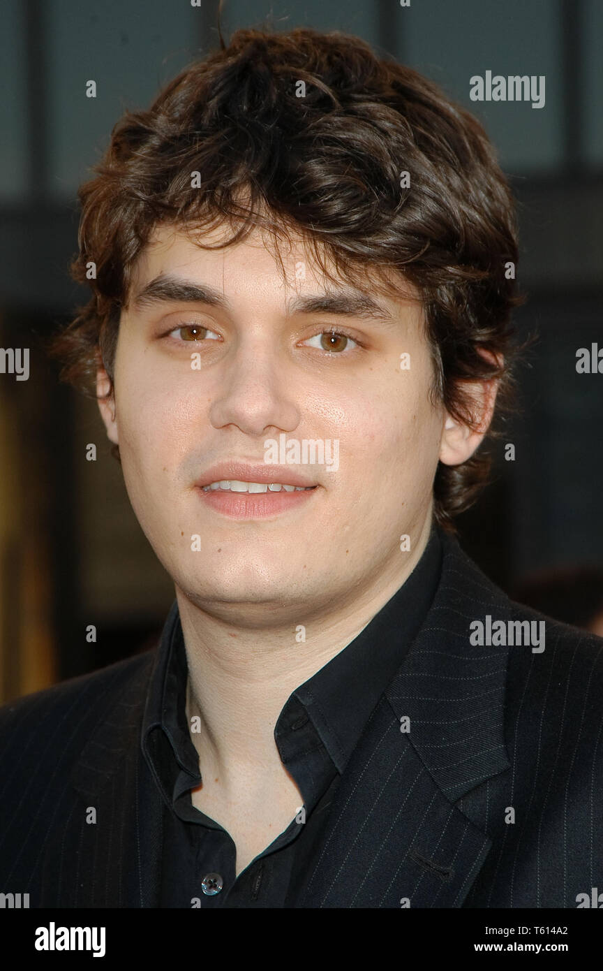 John Mayer at the 32nd Annual American Music Awards - Arrivals held at ...