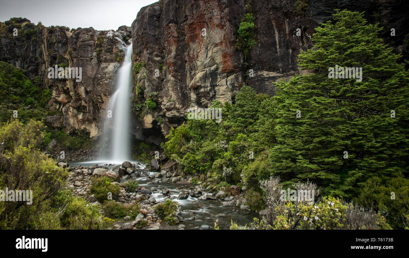 Waterfall in tongariro national park hi-res stock photography and ...