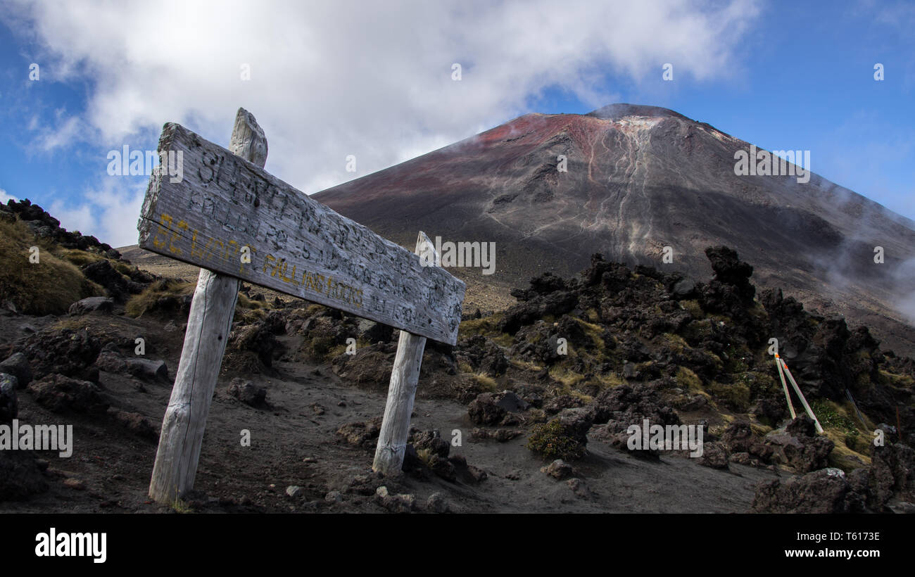 Tongariro Crossing New Zealand, View of mt. Doom Stock Photo - Alamy