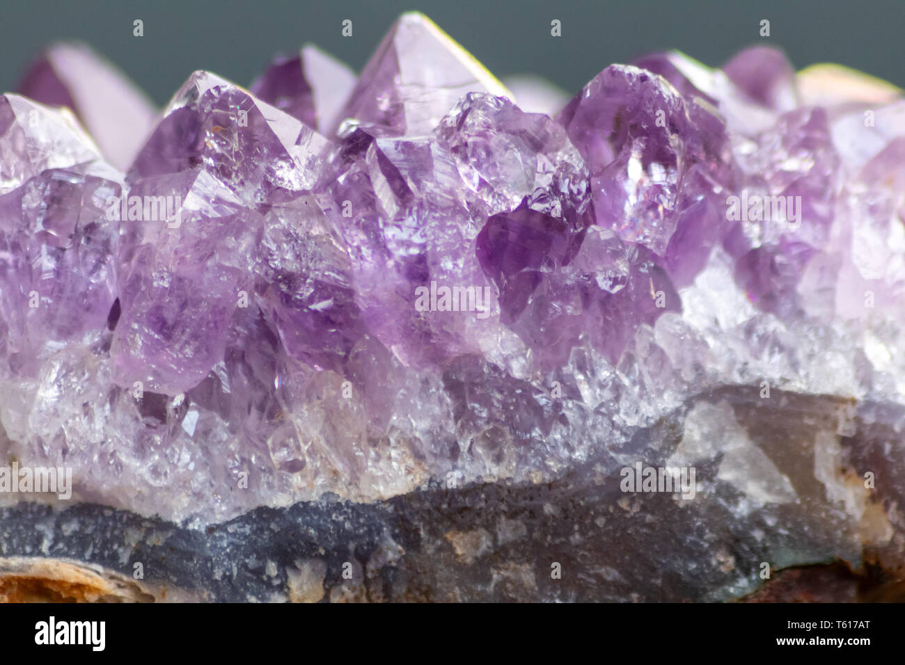 Quartz amethyst background texture hi-res stock photography and images ...
