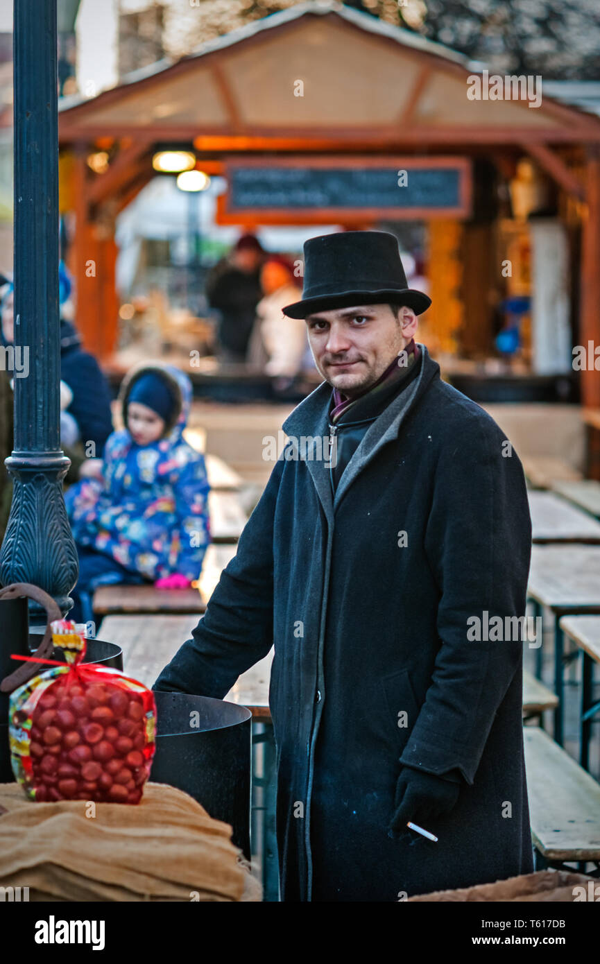 Chestnut seller hi-res stock photography and images - Alamy