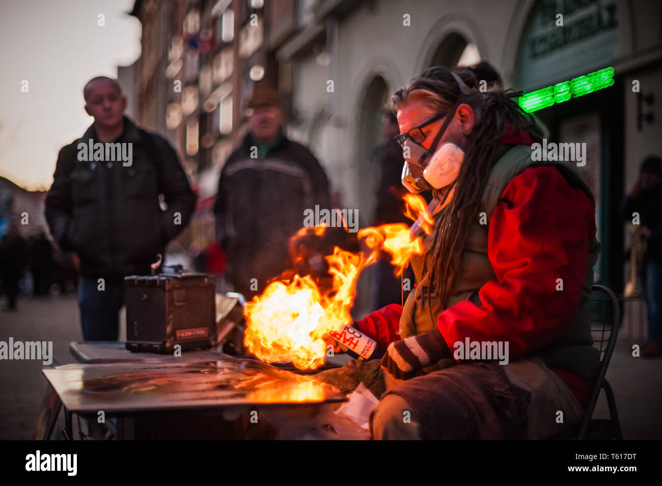 Spray paint artist finishing his piece of art Stock Photo - Alamy