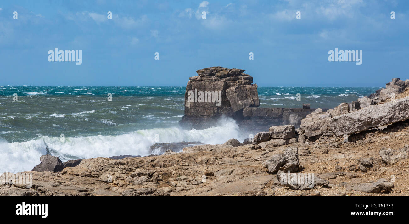 Storm waves hitting land hi-res stock photography and images - Alamy