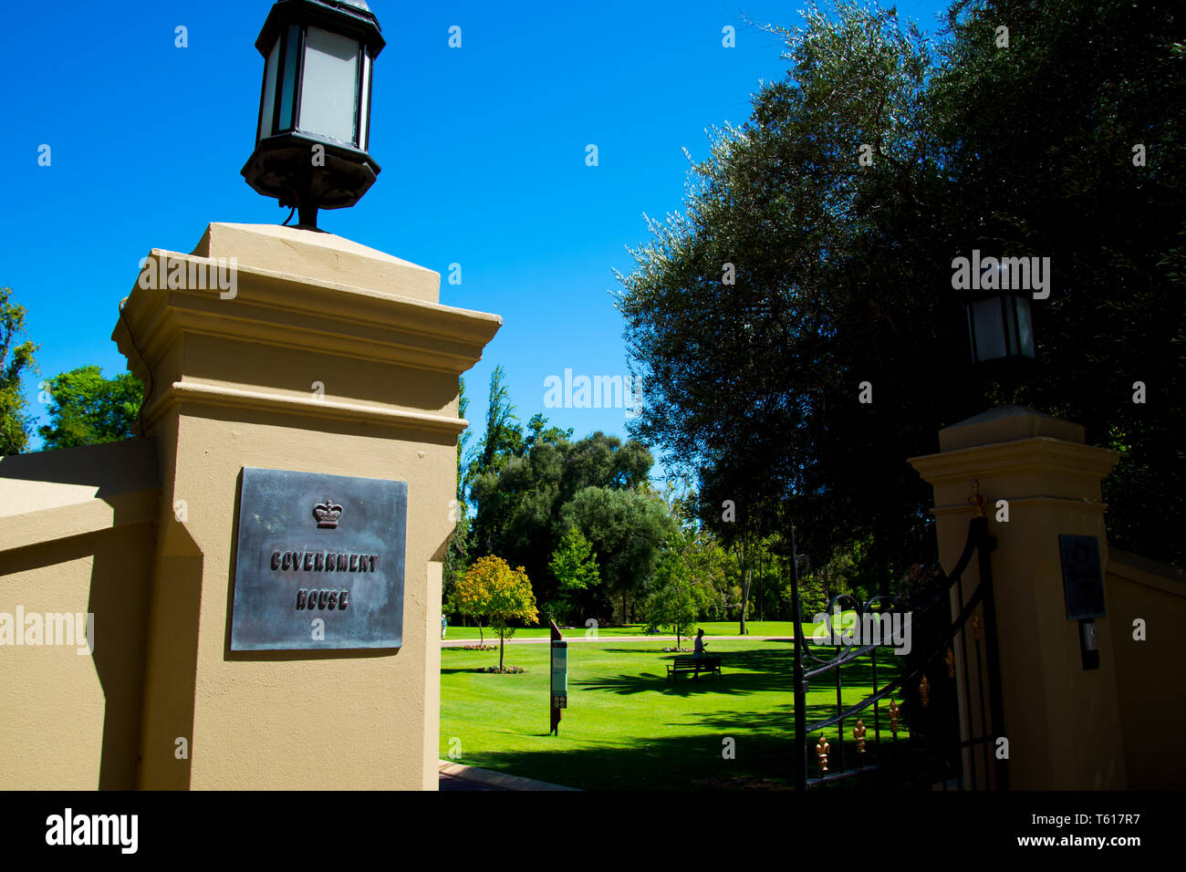 The gates of government house hi-res stock photography and images - Alamy