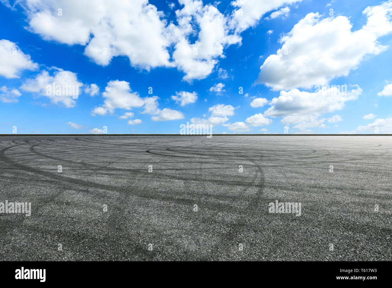 Bending trace hi-res stock photography and images - Alamy
