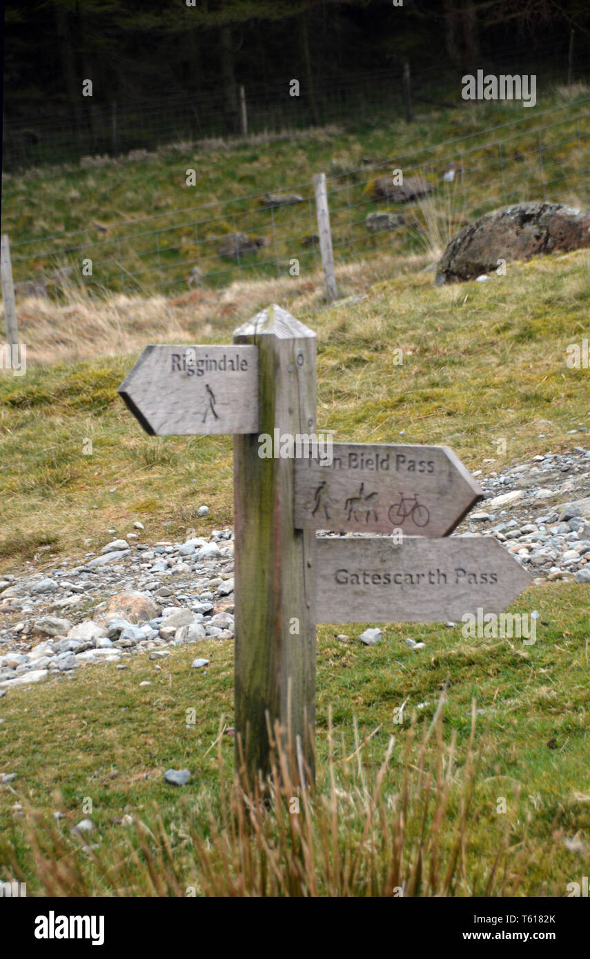 Wooden Signpost for Riggindale, Nan Bield Pass & Gatescarth Pass near ...