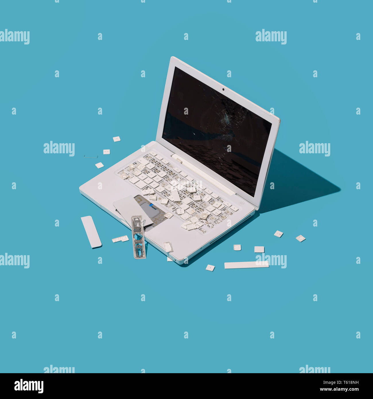 Smashed computer screen monitor hi-res stock photography and images - Alamy