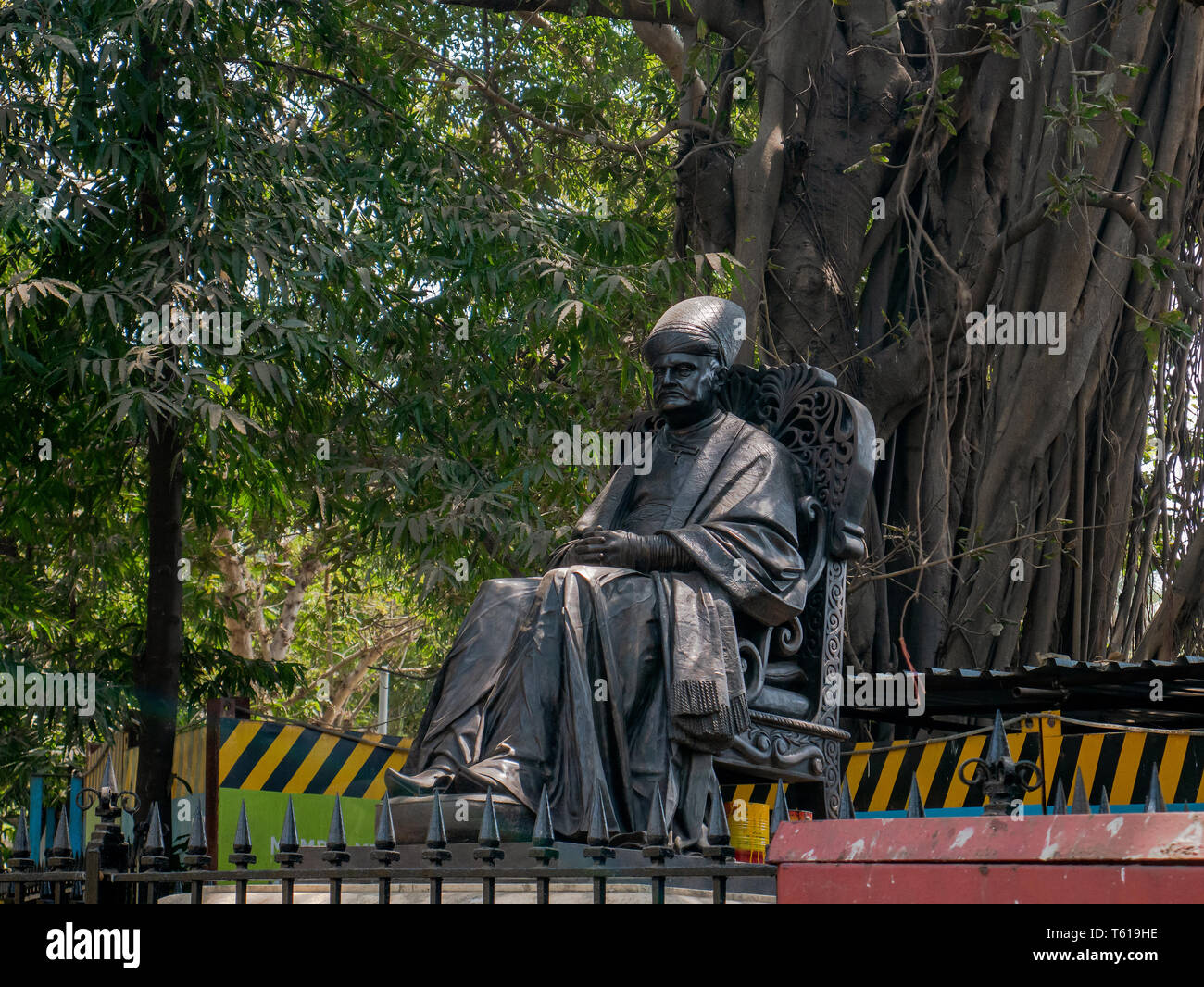 15-Apr-2019-statue of Sir Jamsetjee Jejeebhoy, 1st Baronet Jejeebhoy of ...
