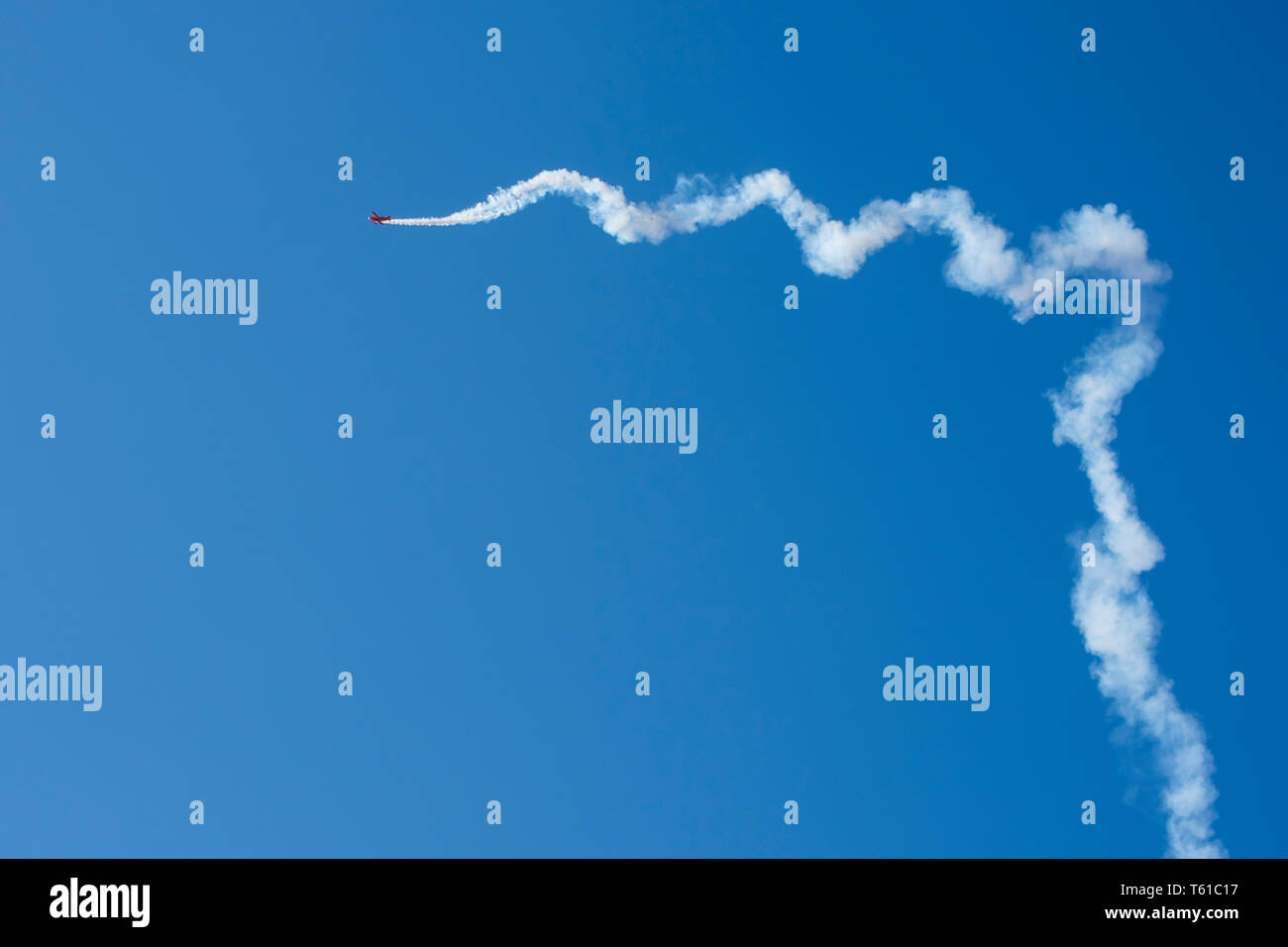 Sky plane trails hi-res stock photography and images - Alamy