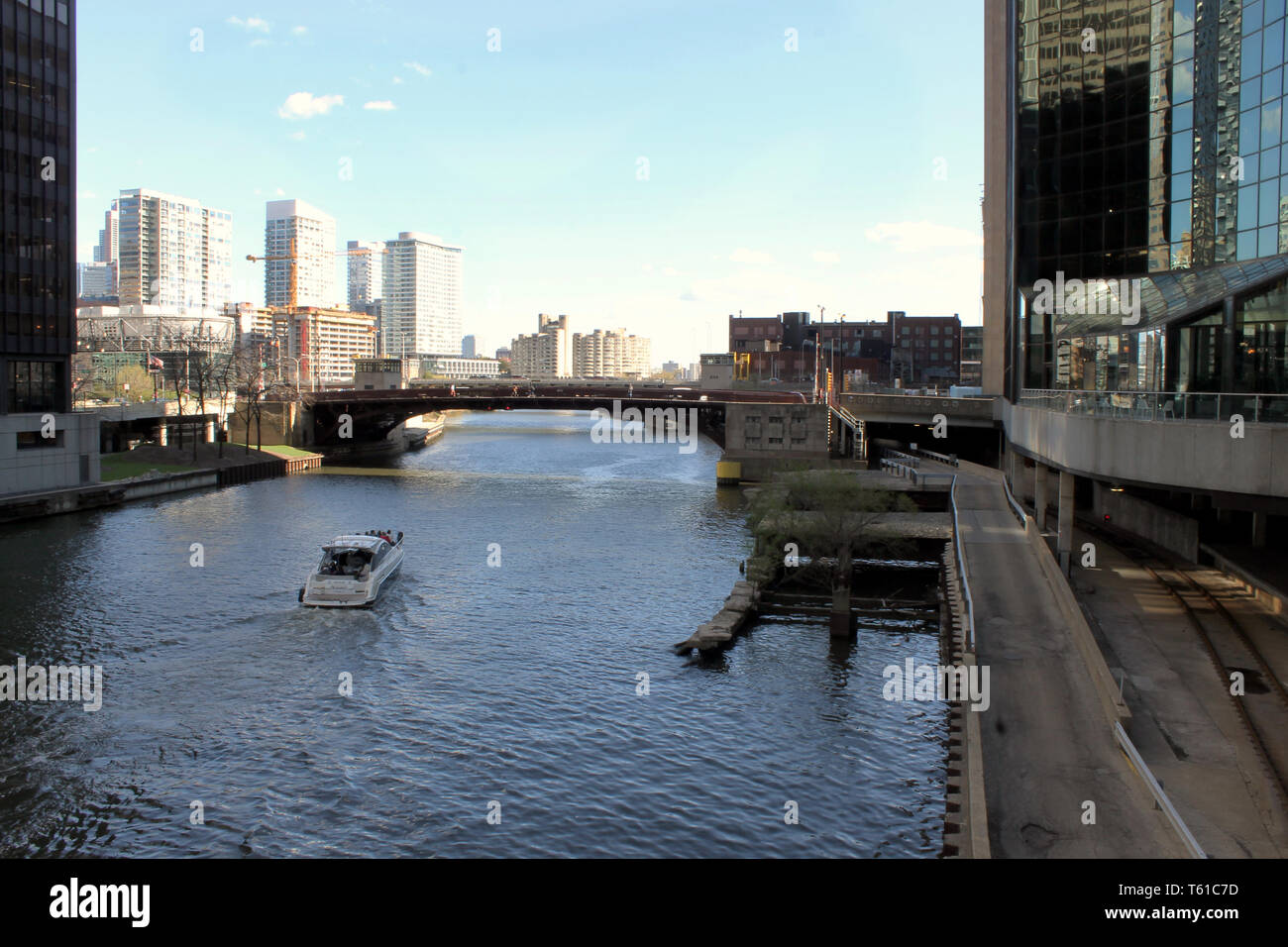 Bridge in chicago loop hi-res stock photography and images - Alamy