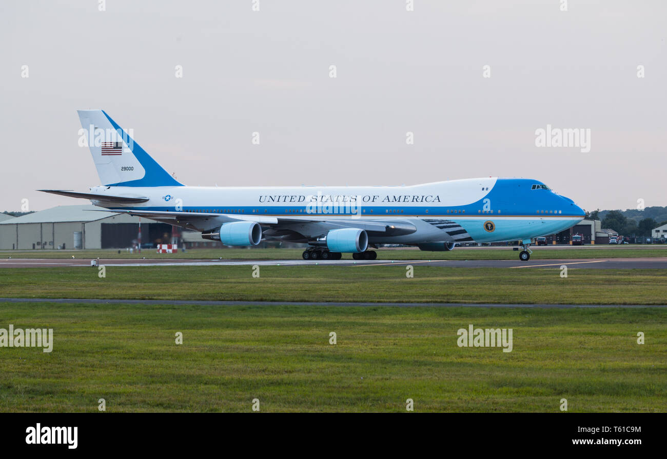President on board air force one hi-res stock photography and images ...