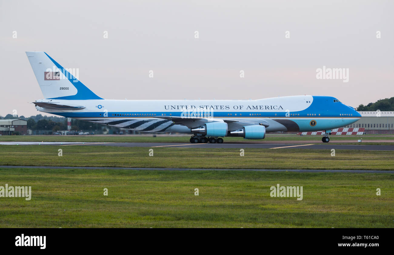 President on board air force one hi-res stock photography and images ...