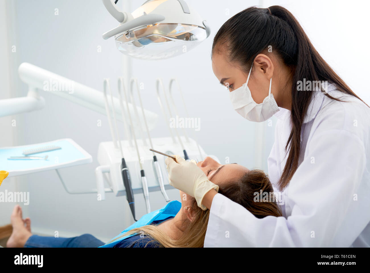 Doctor treating hi-res stock photography and images - Alamy