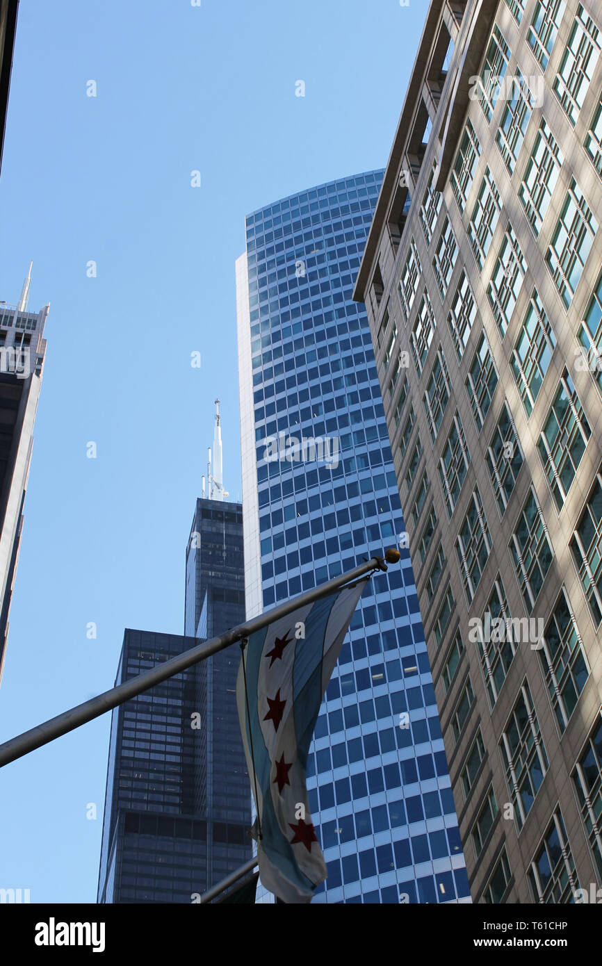 Chicago curved glass office building hi-res stock photography and ...