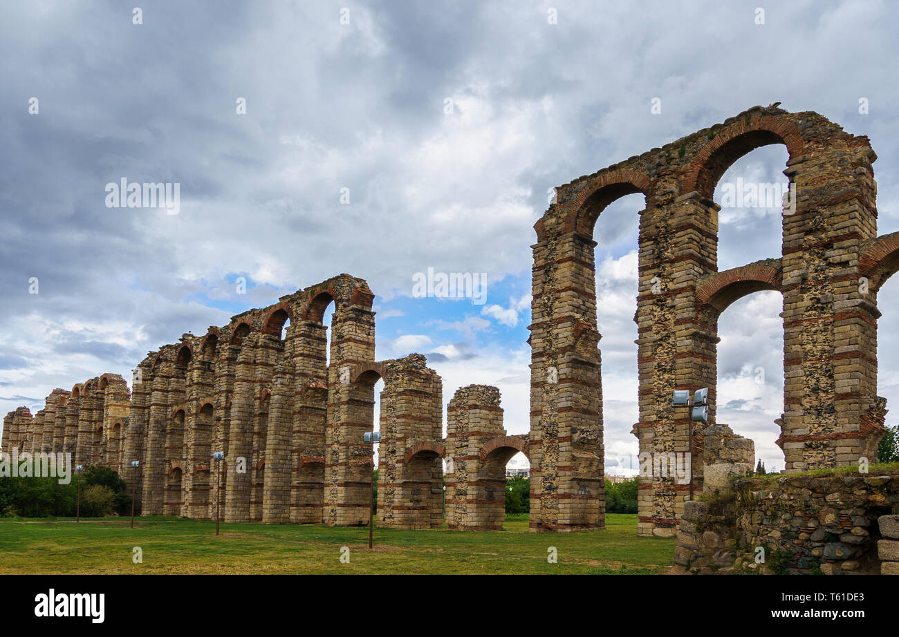 Famous roman aqueduct of los Milagros in Merida, Spain Stock Photo - Alamy