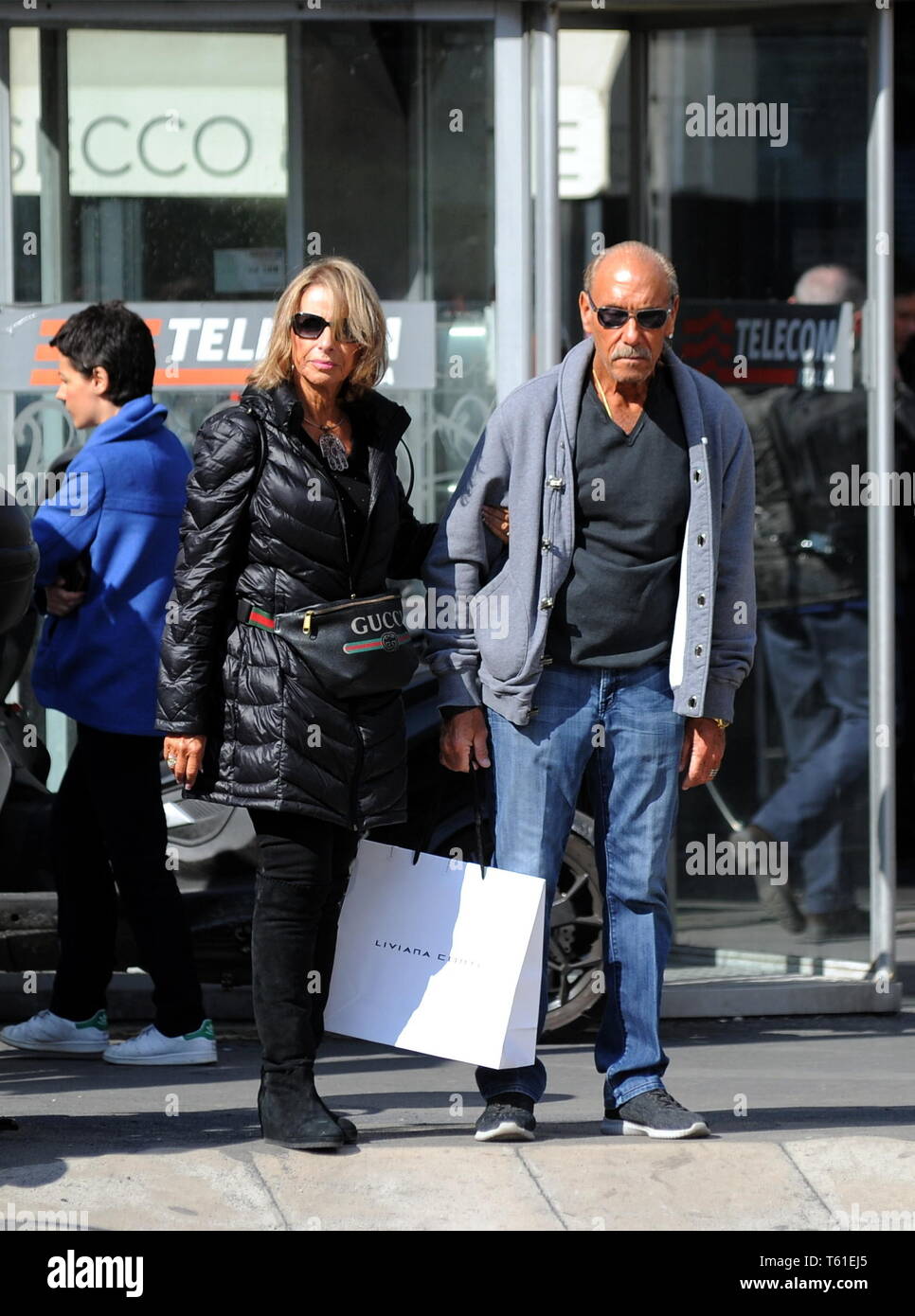 Entrepreneur and TV personality Leslie Gold goes shopping with his wife ...