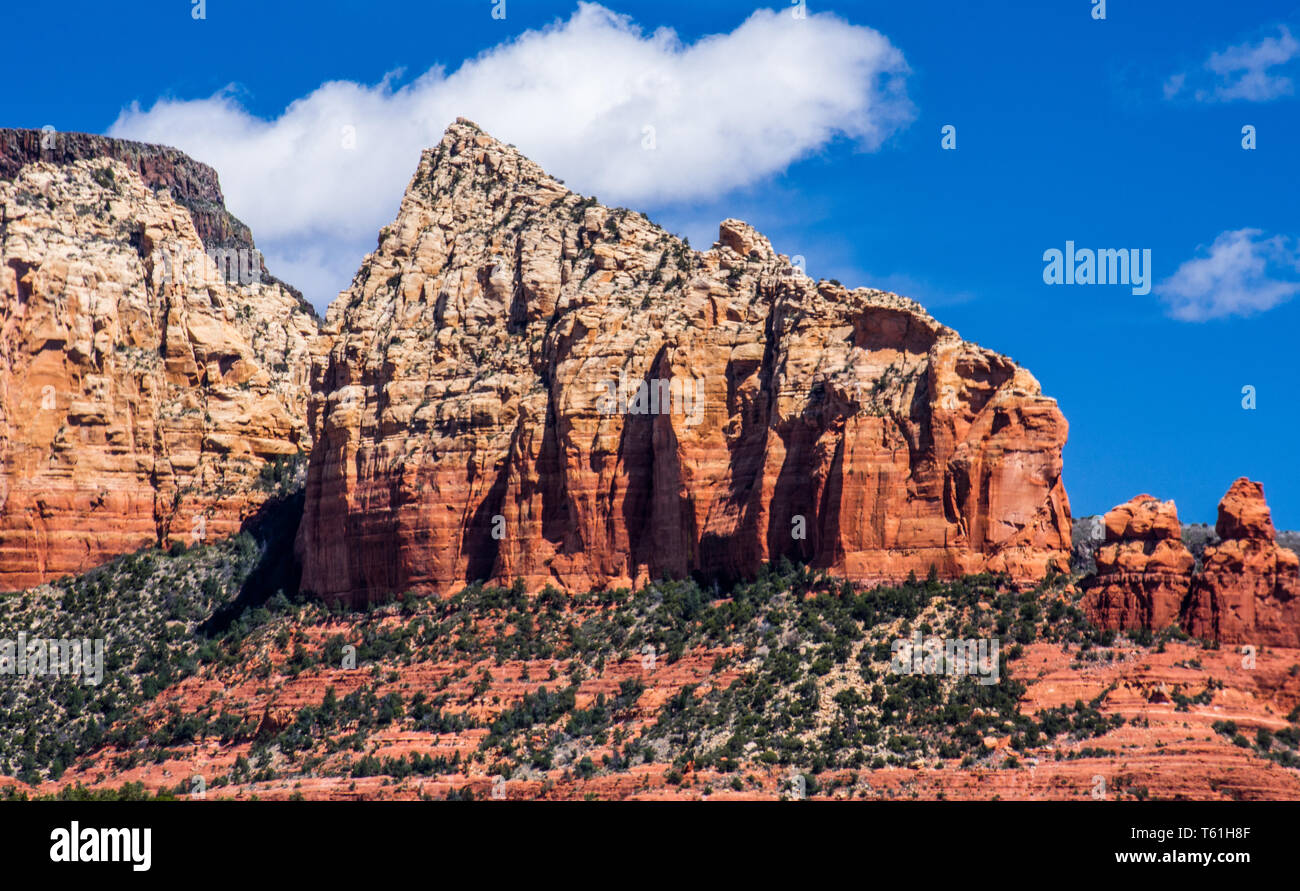 Roadside cliffs hi-res stock photography and images - Alamy