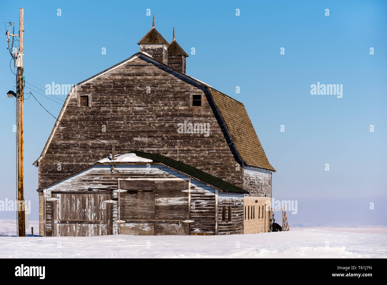 Old prairie farm buildings hi-res stock photography and images - Alamy