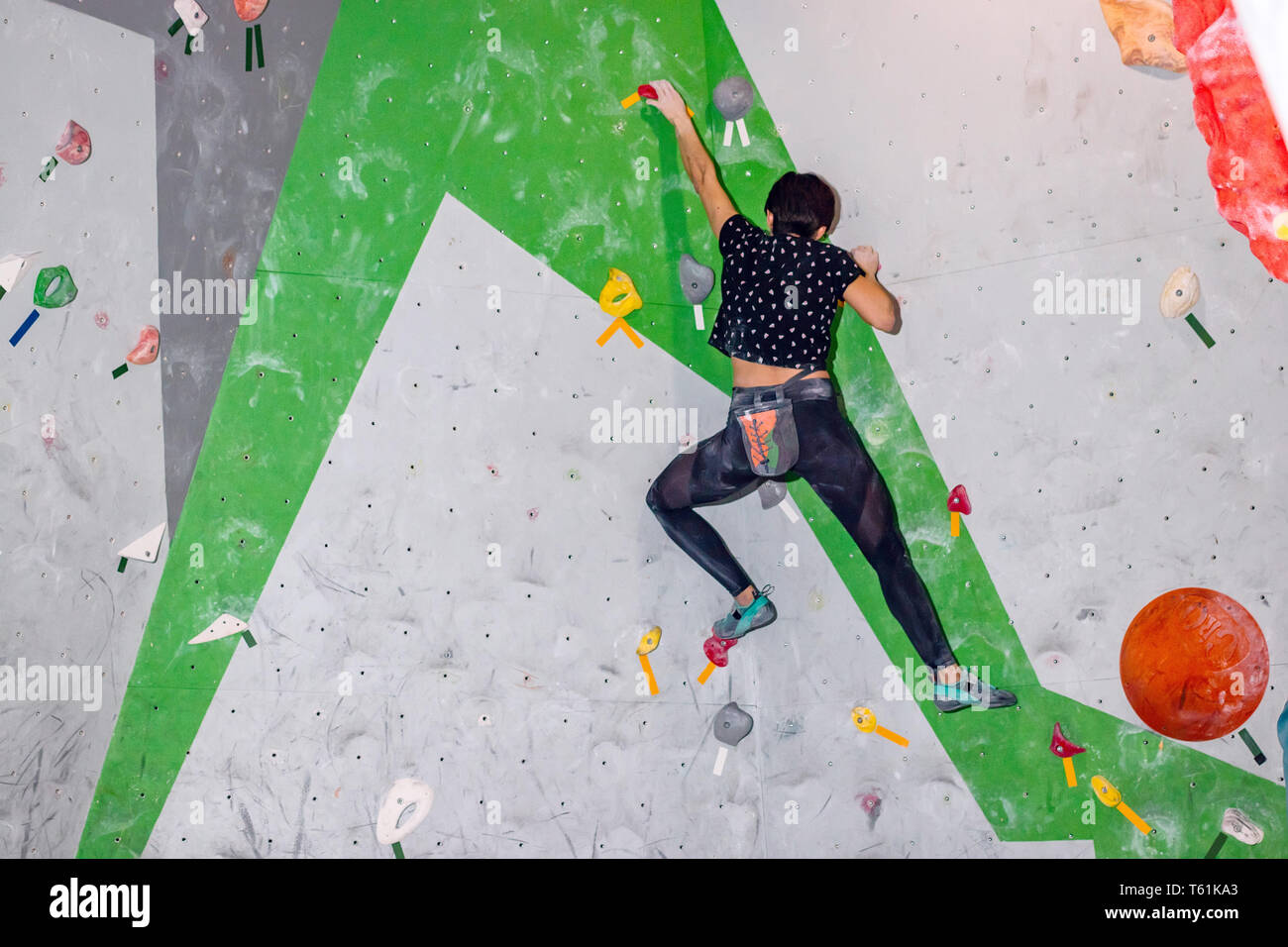 Climber hand chalk bouldering hi-res stock photography and images - Alamy