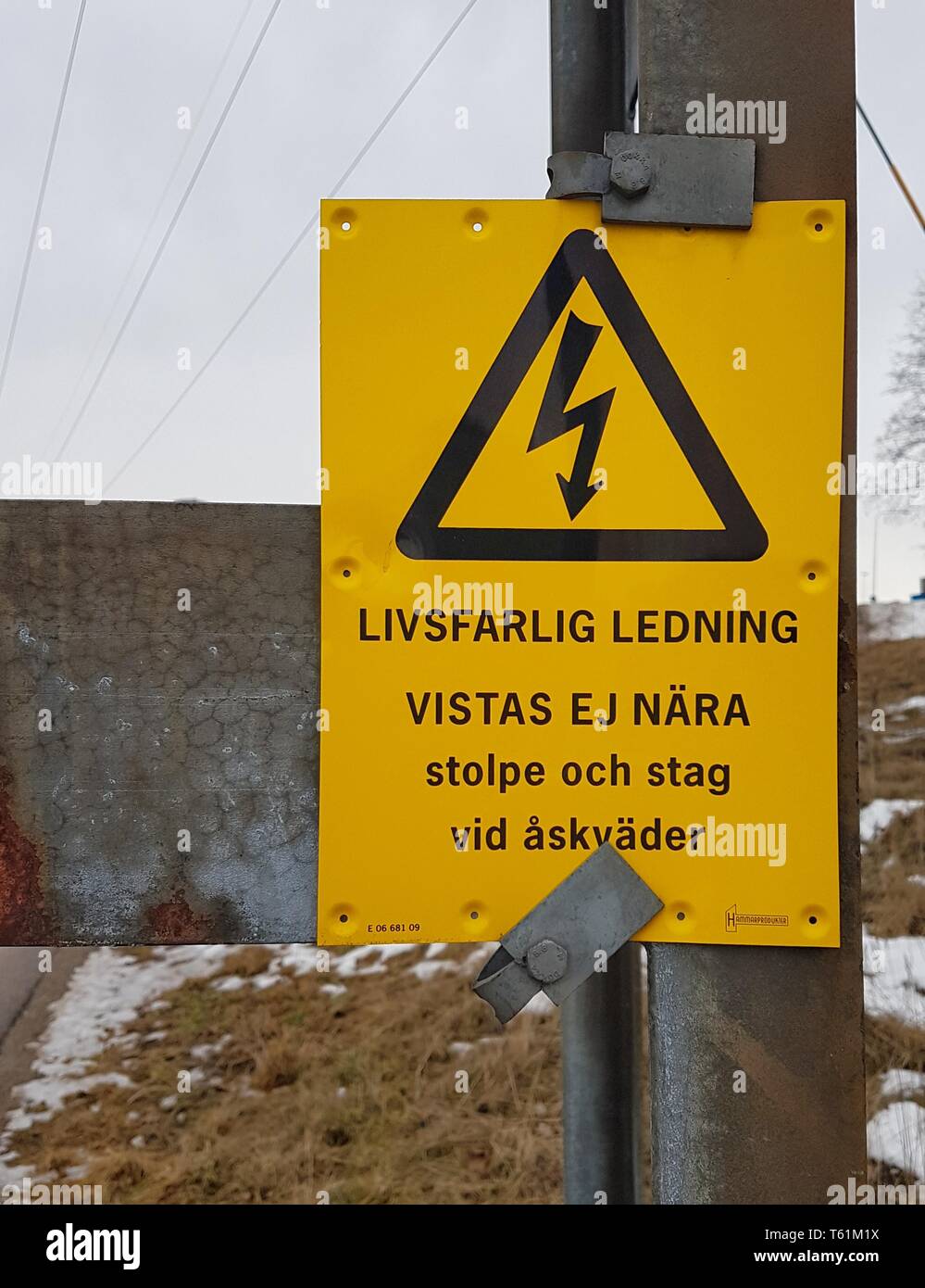 Warning sign in swedish, danger high voltage Stock Photo - Alamy
