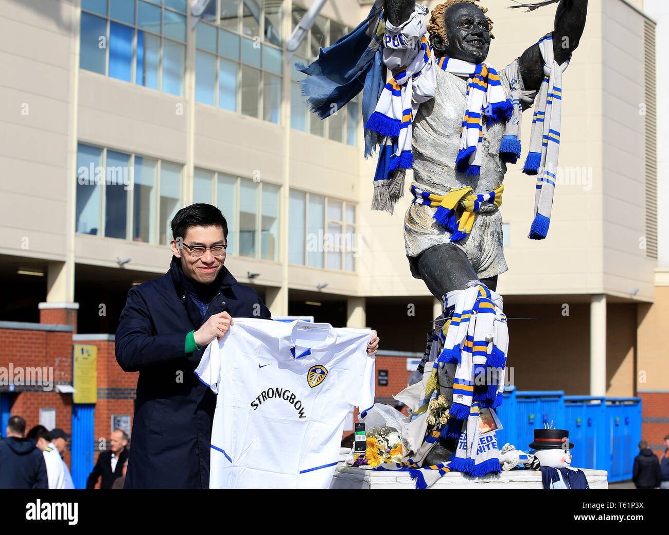A leeds united fan poses for hi-res stock photography and images - Alamy