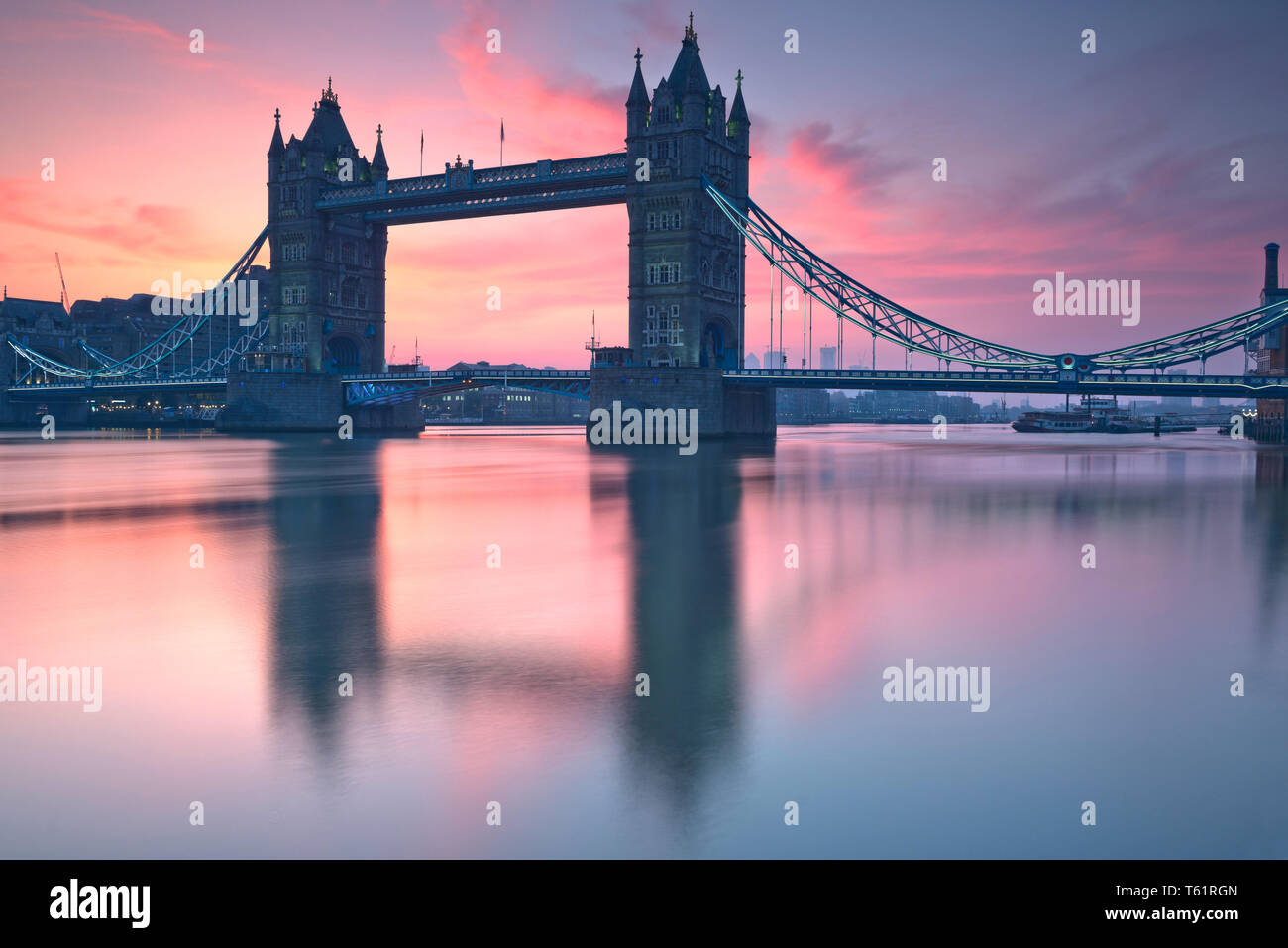 Sunrise over Tower Bridge in London Stock Photo - Alamy