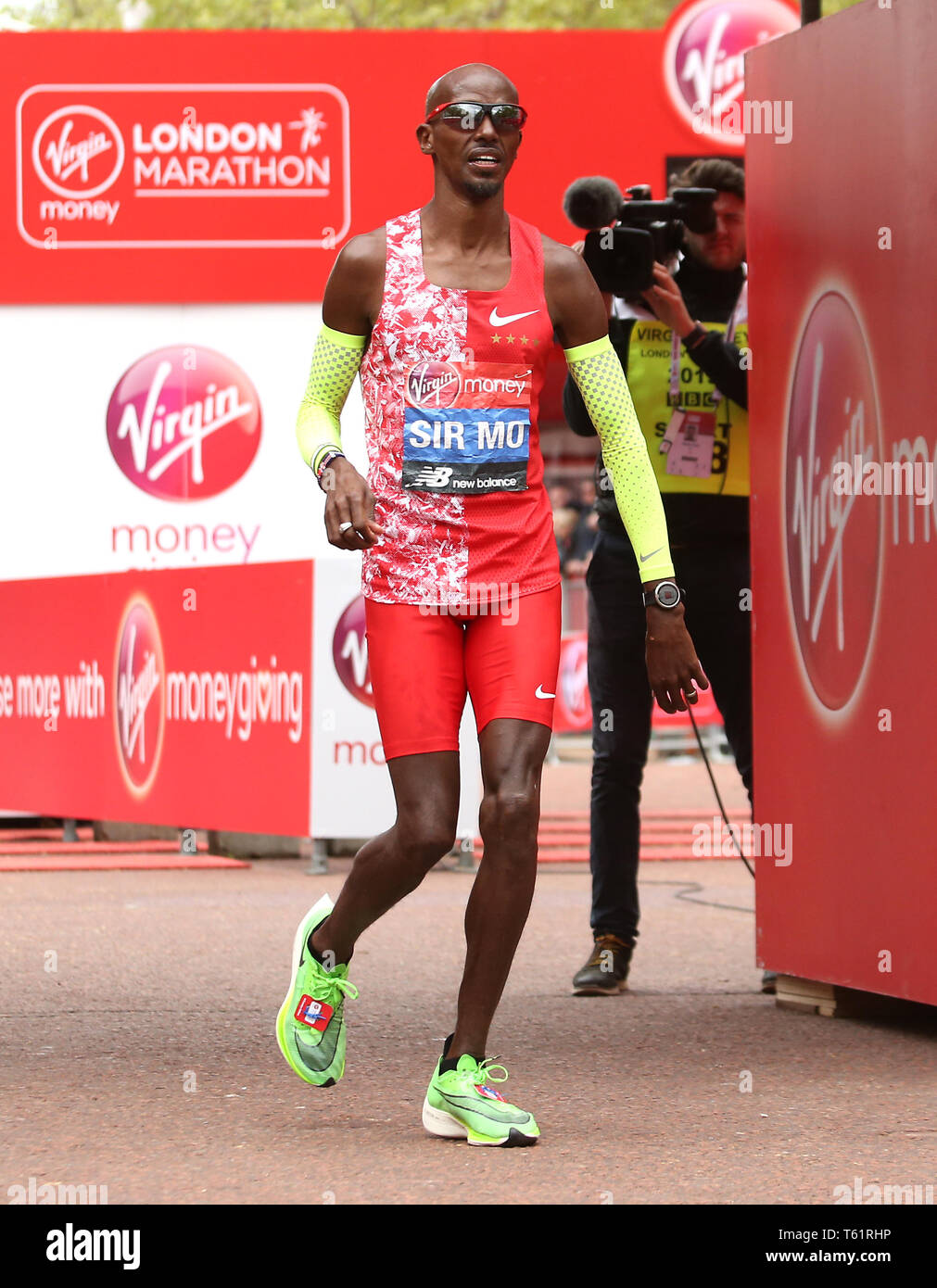 Sir Mo Farah crosses the line to finish in fifth place in the Men's ...