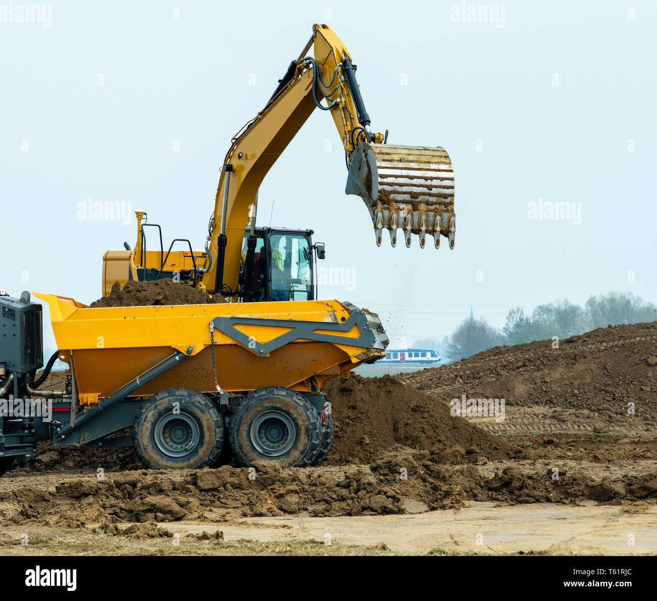 Construction site tipper hi-res stock photography and images - Alamy