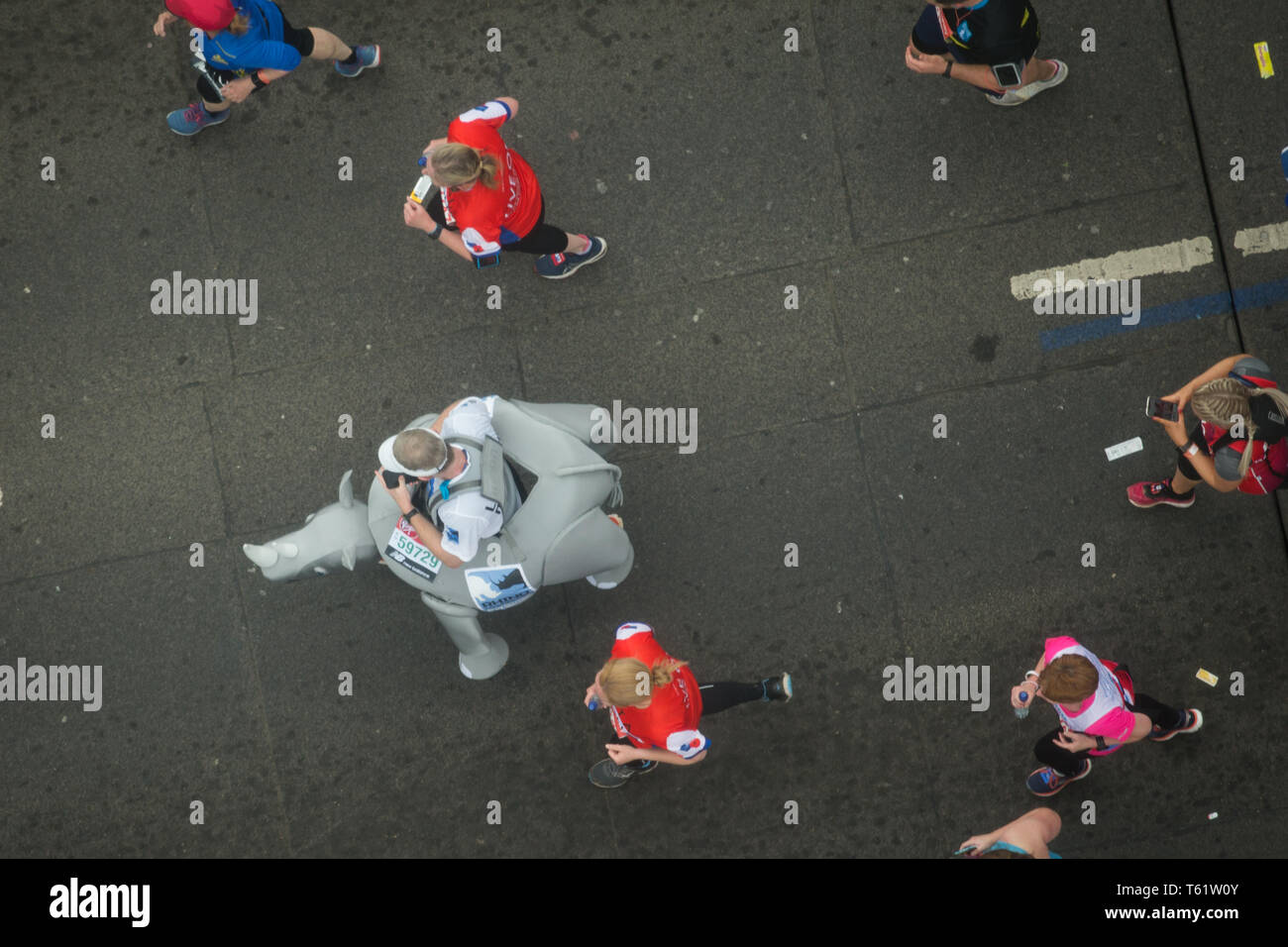 London marathon rhino runner hi-res stock photography and images - Alamy