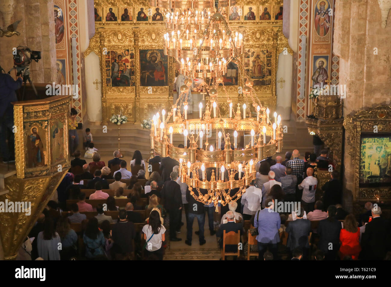 Beirut, Lebanon. 28th Apr, 2019. Worshippers pack Saint George Orthodox ...