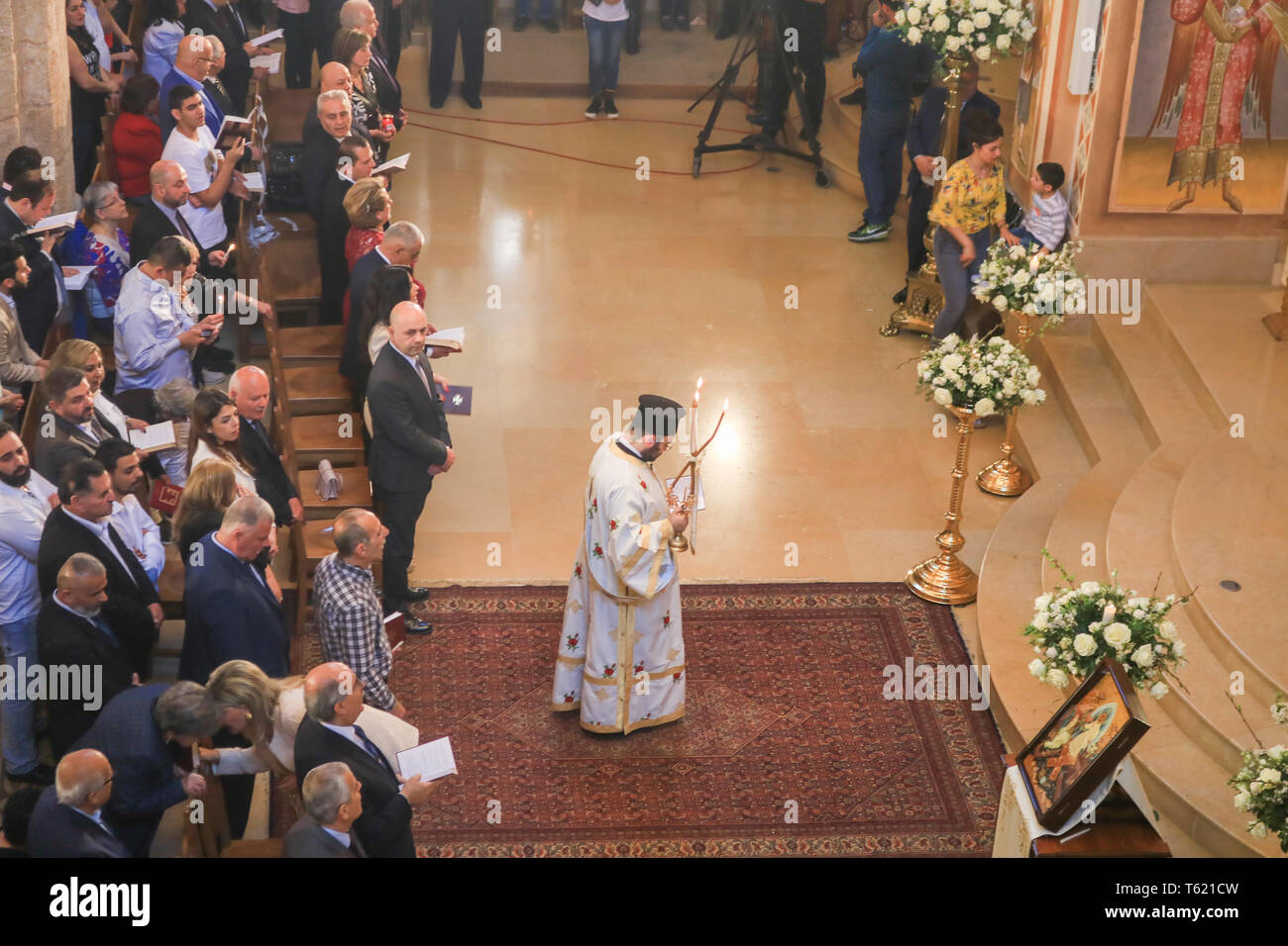 Beirut, Lebanon. 28th Apr, 2019. Worshippers pack Saint George Orthodox ...