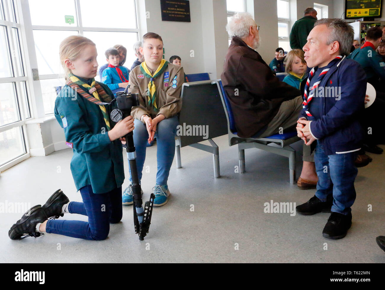 Tenable warwick davis hi-res stock photography and images - Alamy