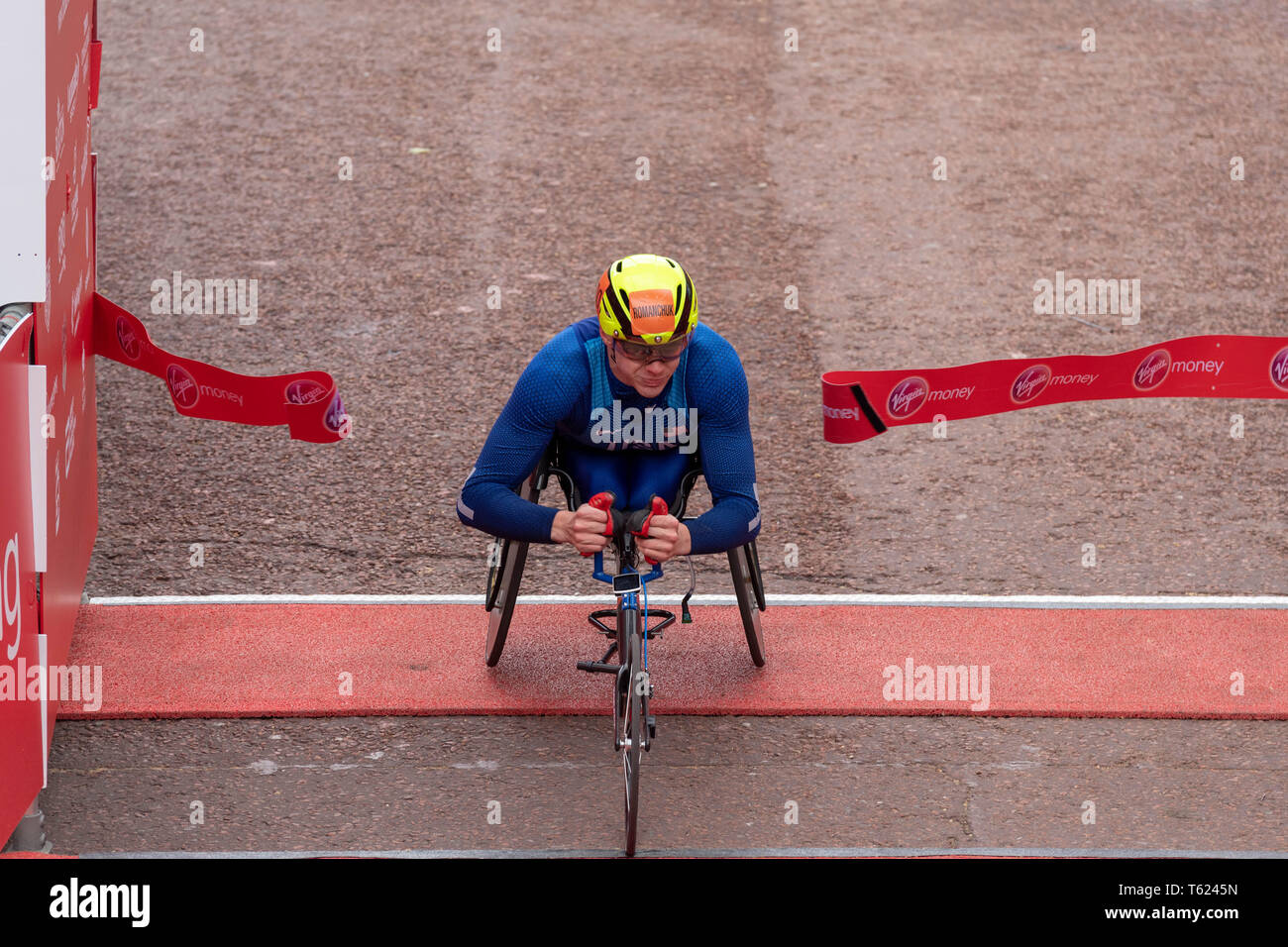 Marathon finish line tape hi-res stock photography and images - Alamy