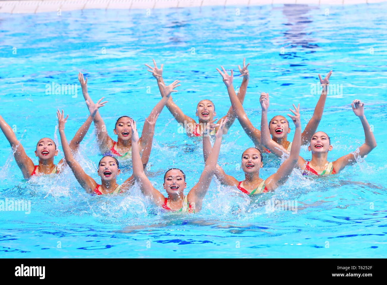 Artistic swimming team singapore hi-res stock photography and images ...