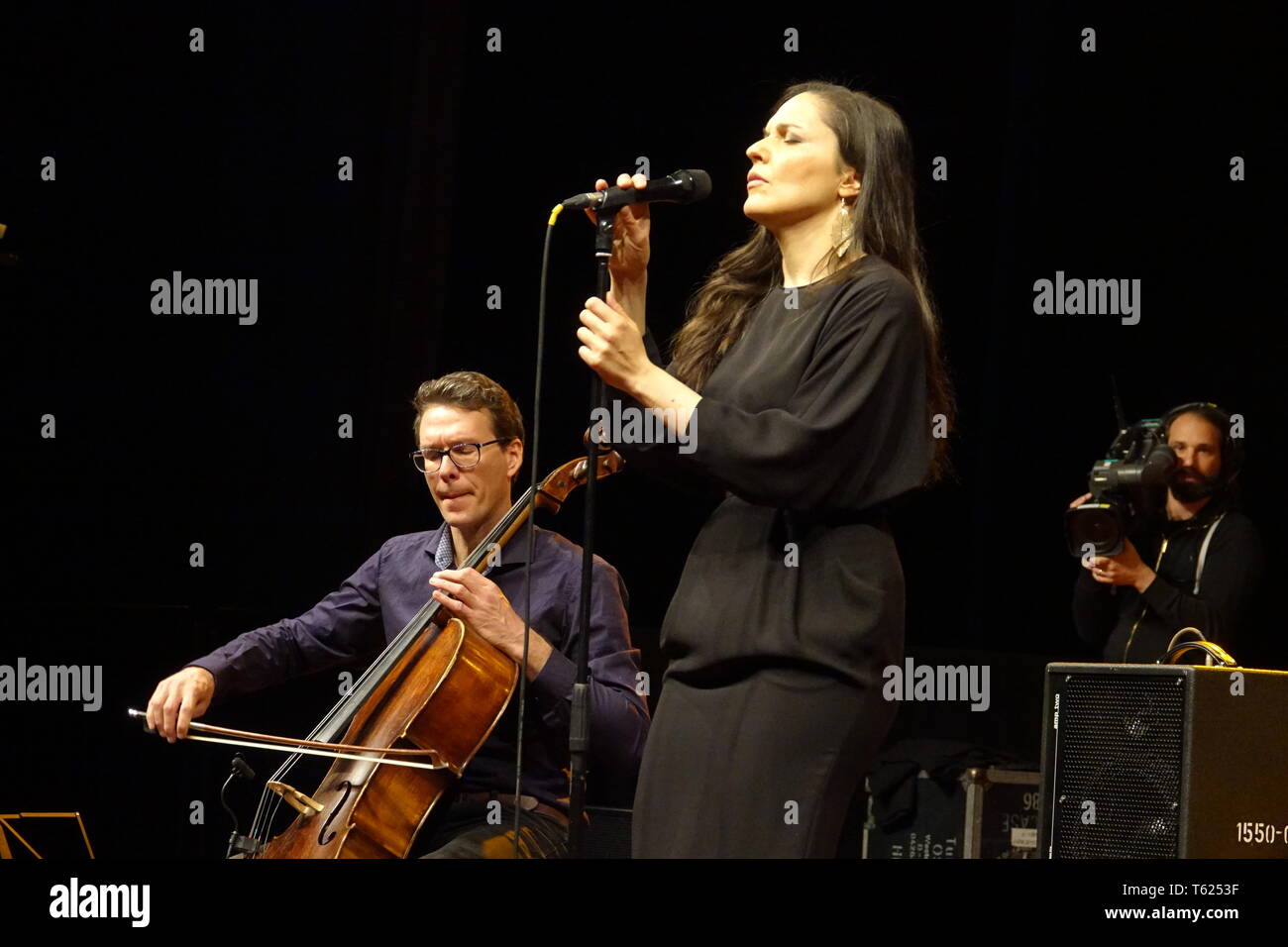 Simin tander hi-res stock photography and images - Alamy