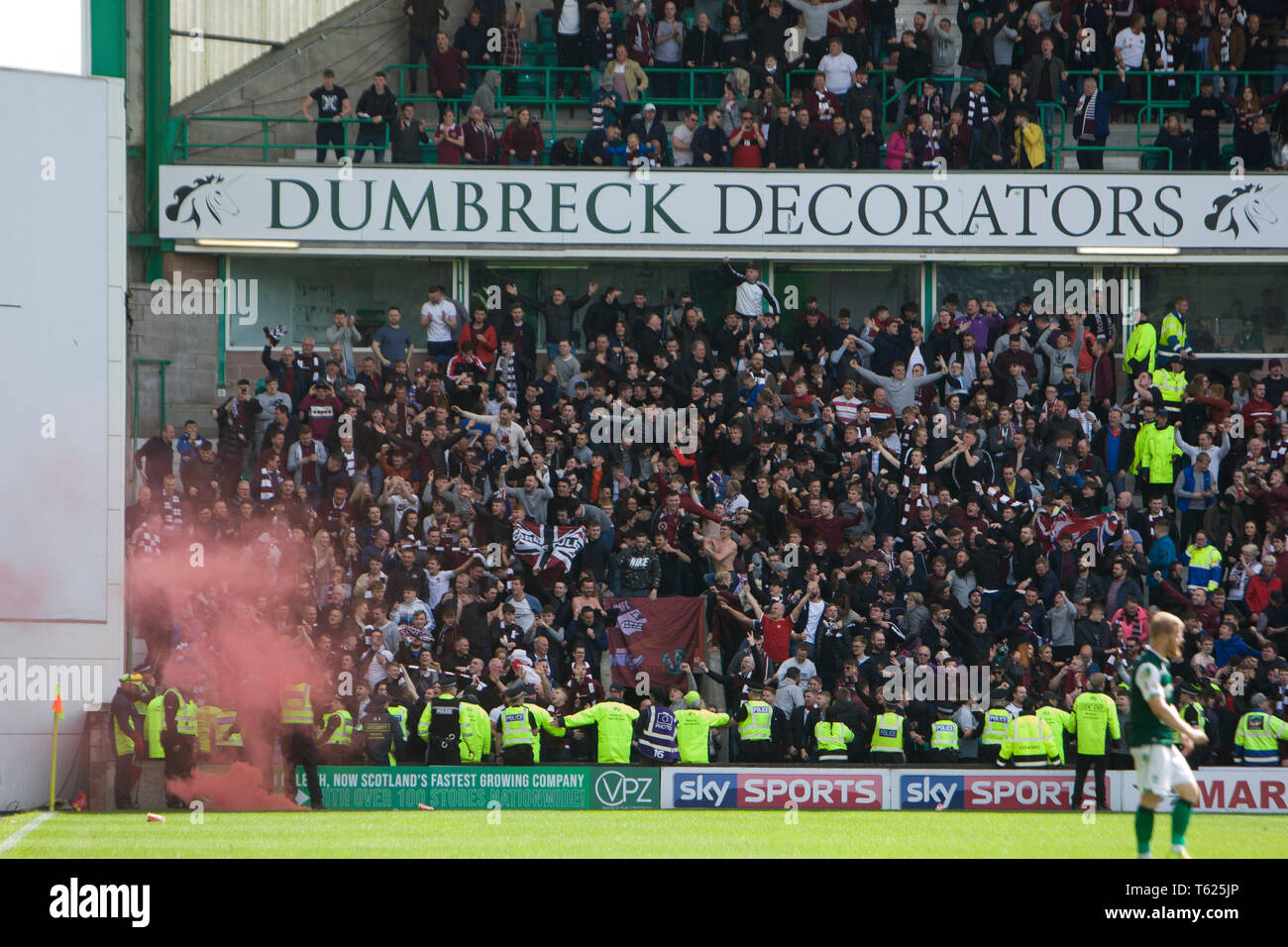 Hearts fans hi-res stock photography and images - Alamy