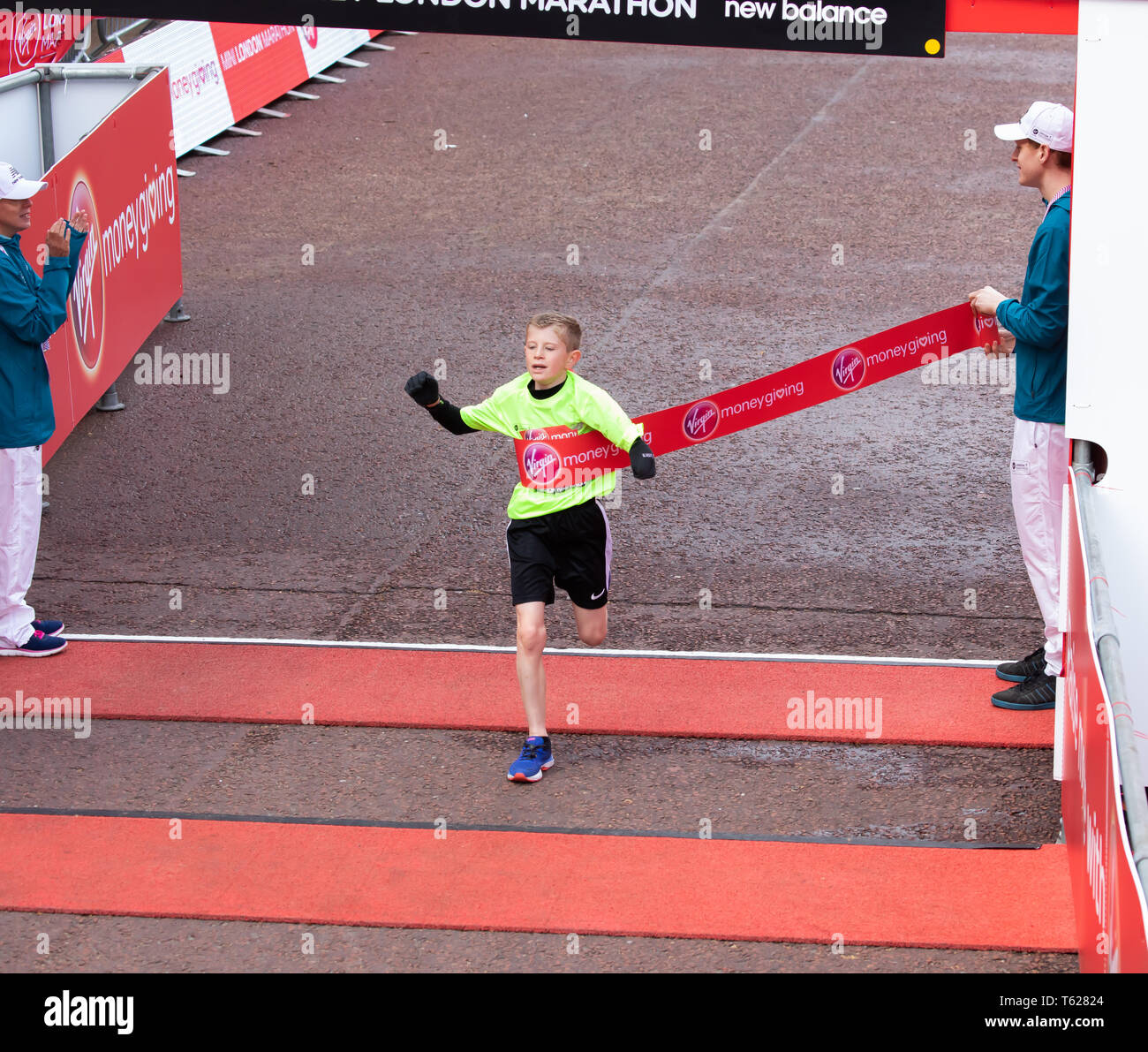 Marathon finish line collapse hi-res stock photography and images - Alamy