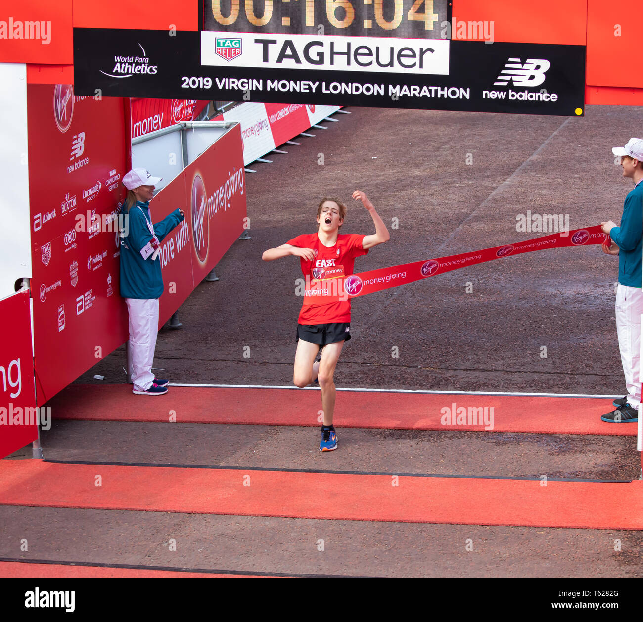 Marathon finish line collapse hi-res stock photography and images - Alamy