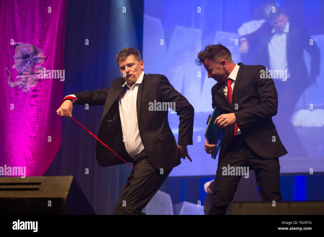 Lesley Ann Brandt And Craig Parker Dating