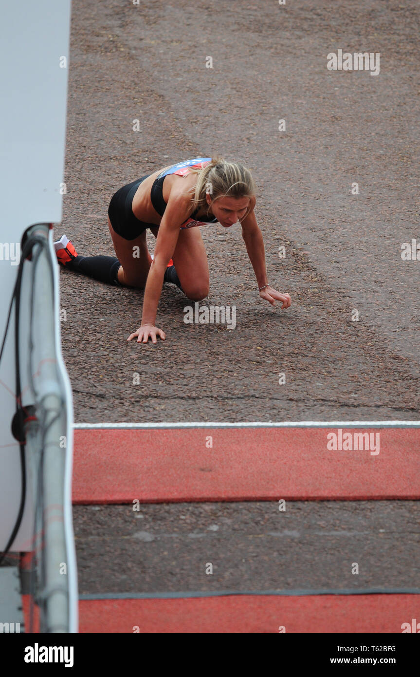 Marathon finish line collapse hi-res stock photography and images - Alamy
