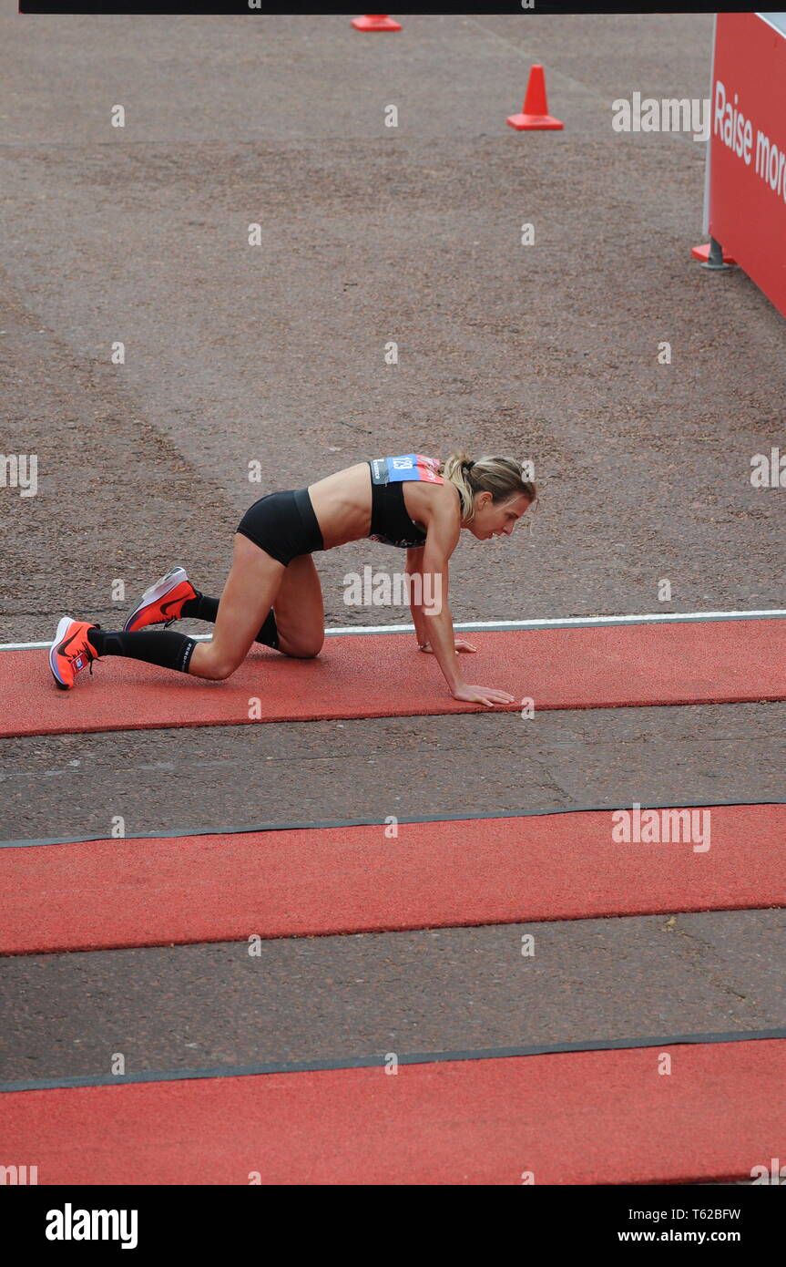 London marathon collapse hi-res stock photography and images - Alamy