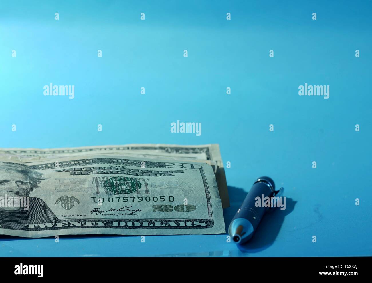 Nice table hi-res stock photography and images - Alamy