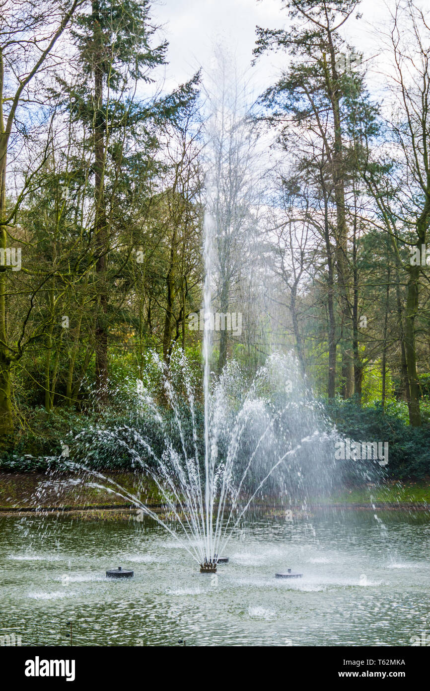 Ornamental fountains spraying water hi-res stock photography and images ...