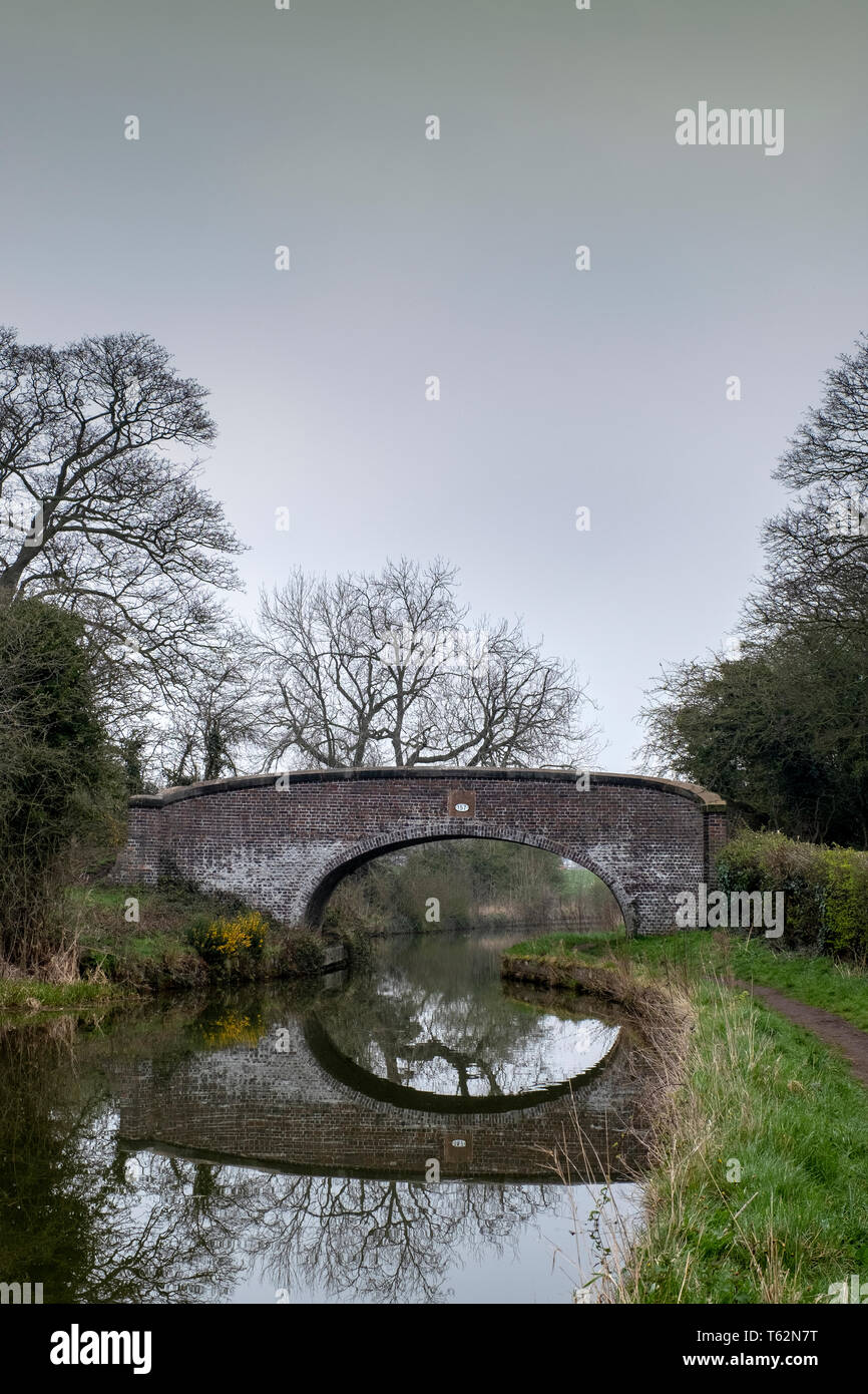 Old english bridges hi-res stock photography and images - Alamy
