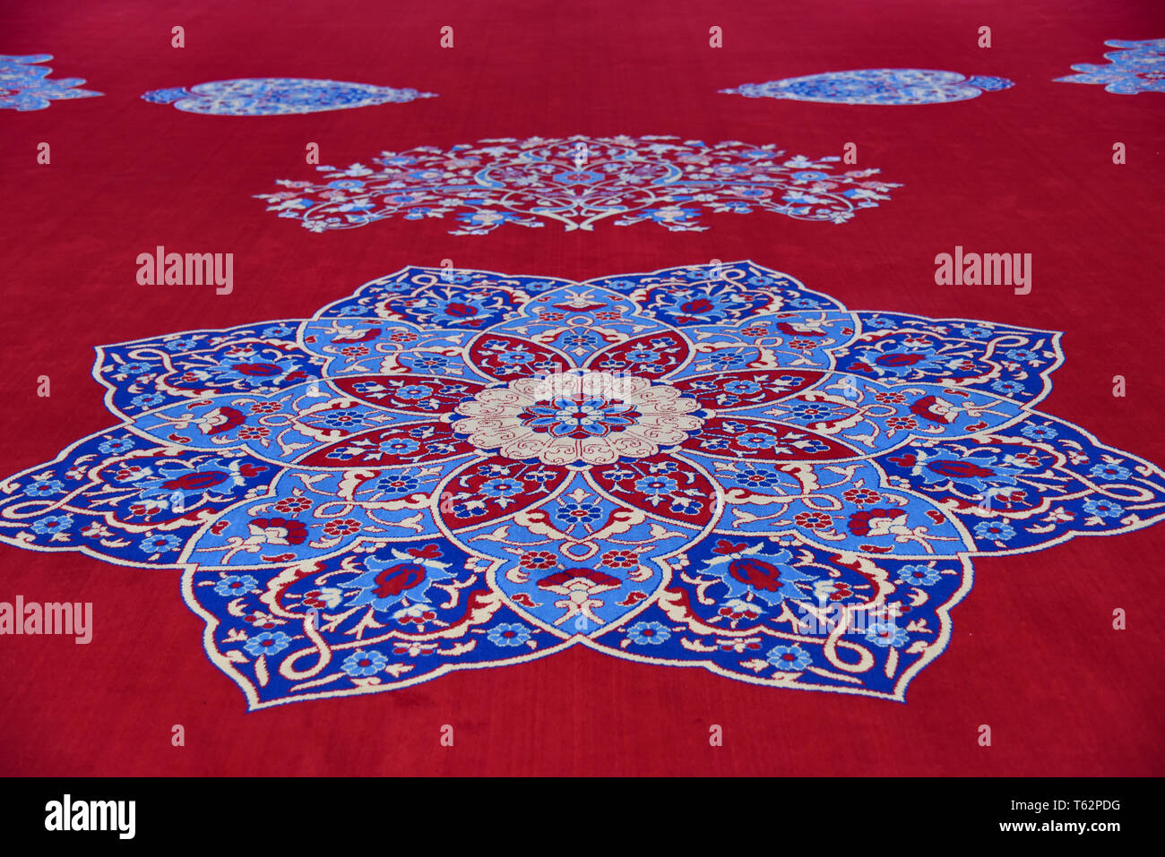 Mosque carpet hi-res stock photography and images - Alamy