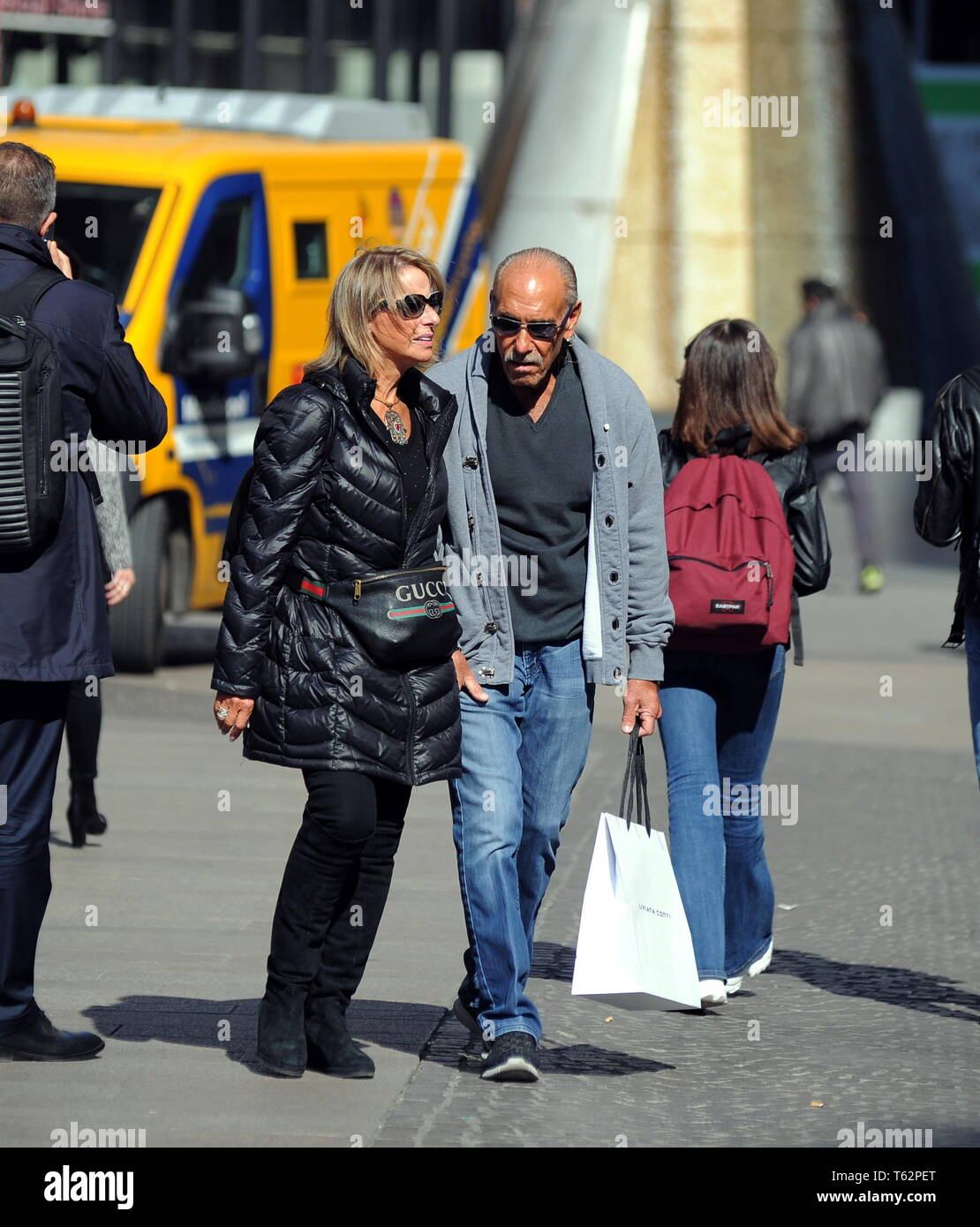 Entrepreneur and TV personality Leslie Gold goes shopping with his wife ...