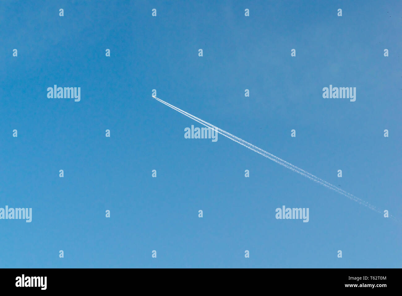 Plane with blue background hi-res stock photography and images - Alamy