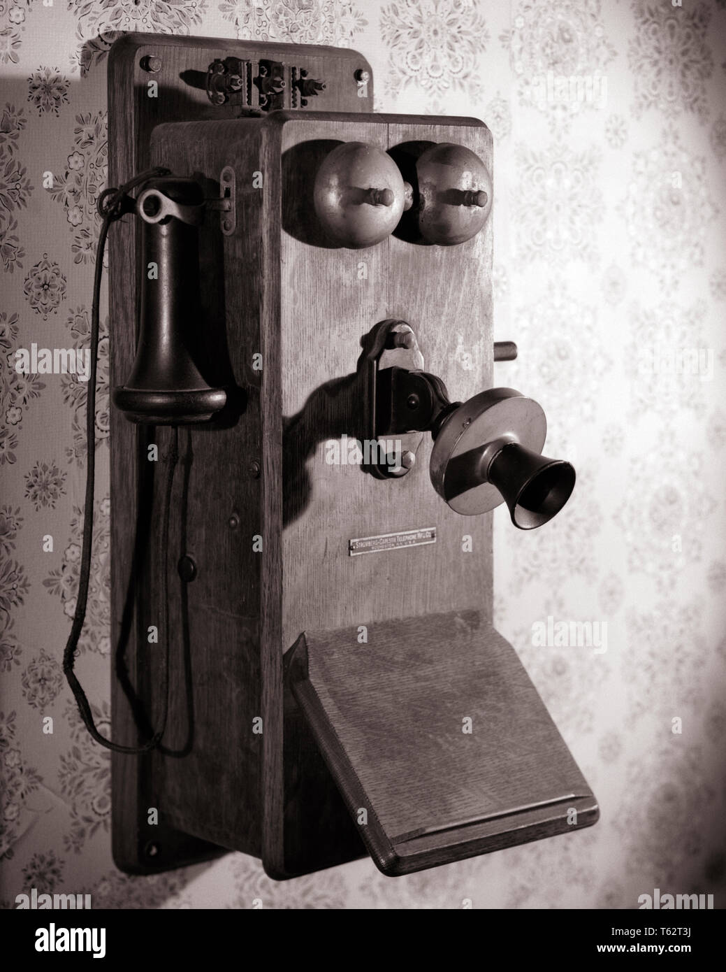1920s telephone hi-res stock photography and images - Alamy