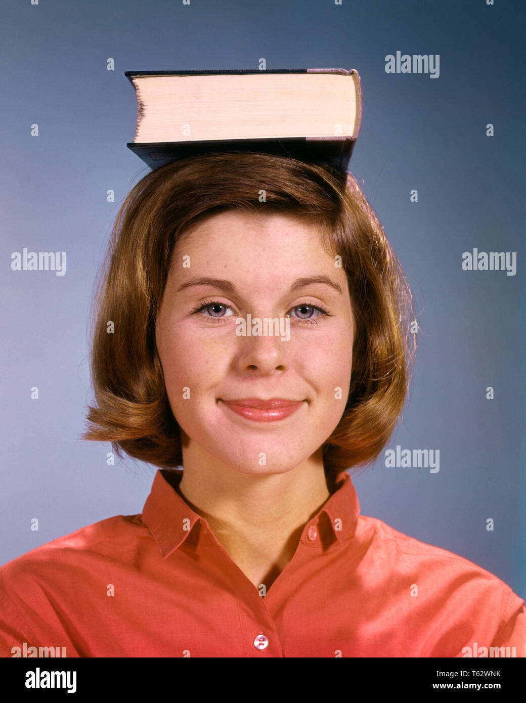 1960s SMILING YOUNG TEENAGED WOMAN LOOKING AT CAMERA LEARNING POISE ...