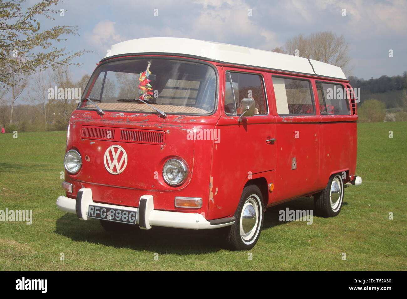 A CLASSIC RETRO VOLKSWAGEN VW CAMPER VAN BUS Stock Photo - Alamy